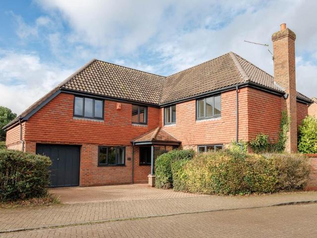 6 bedroom detached house for sale