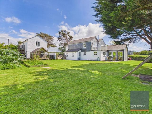 6 bedroom detached house for sale