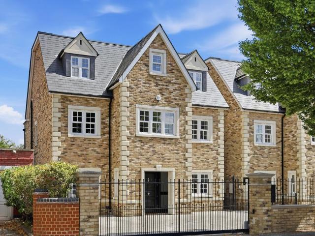 6 bedroom detached house for sale