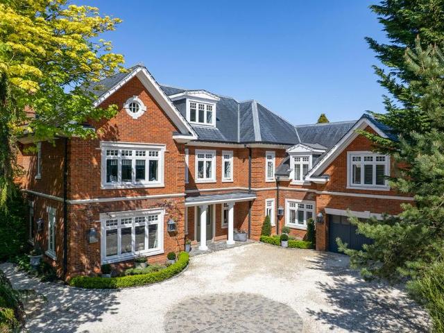 6 bedroom detached house for sale
