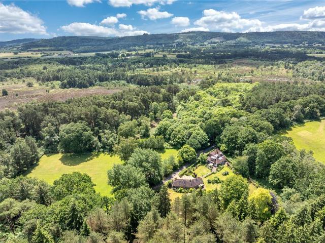 6 bedroom detached house for sale