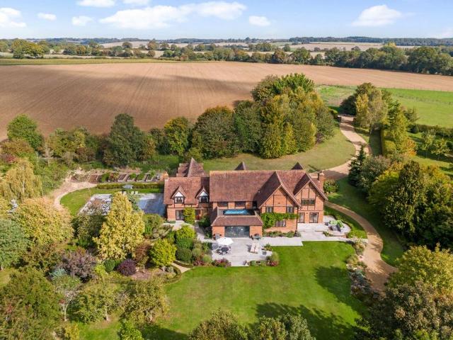6 bedroom detached house for sale