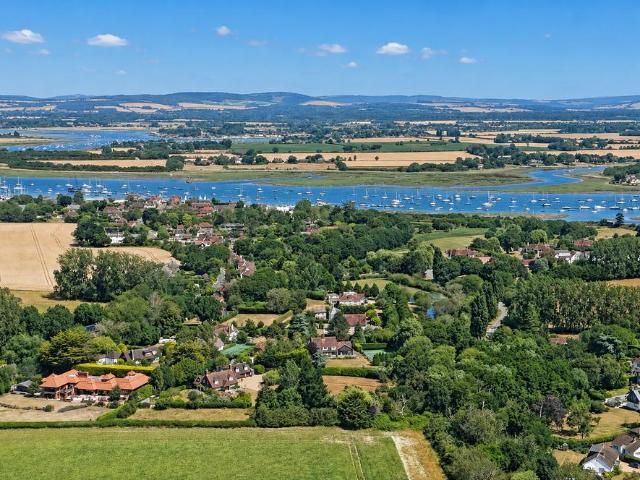 6 bedroom detached house for sale