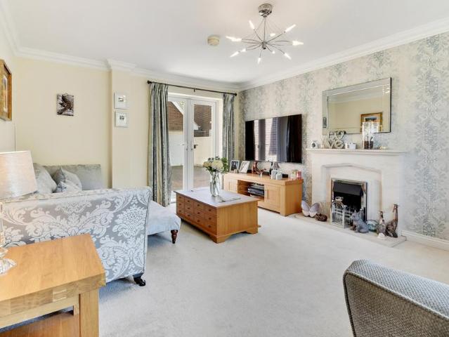 6 bedroom detached house for sale