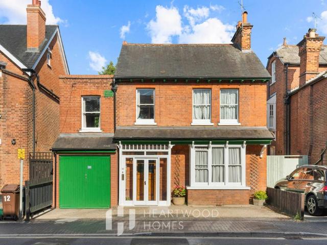 6 bedroom detached house for sale