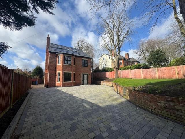 6 bedroom detached house for sale