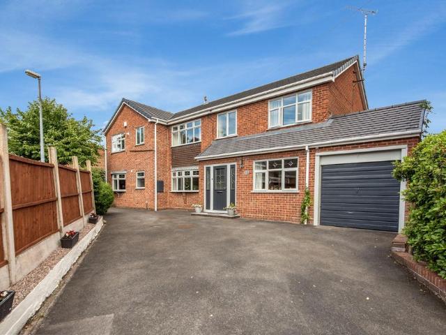 6 bedroom detached house for sale