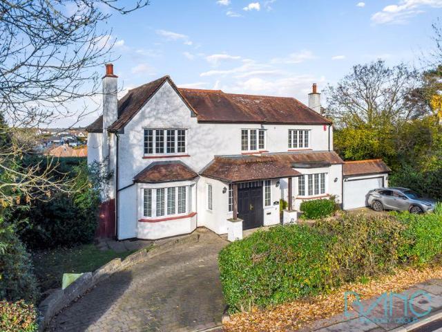 6 bedroom detached house for sale