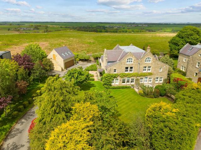 6 bedroom detached house for sale