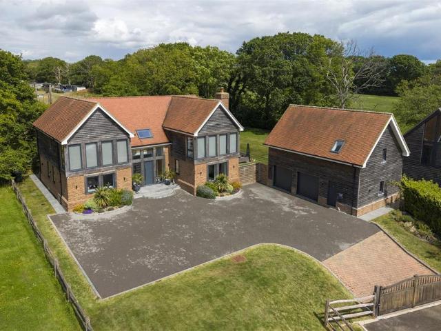 6 bedroom detached house for sale
