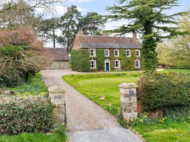 6 bedroom detached house for sale