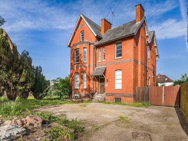 6 bedroom detached house for sale