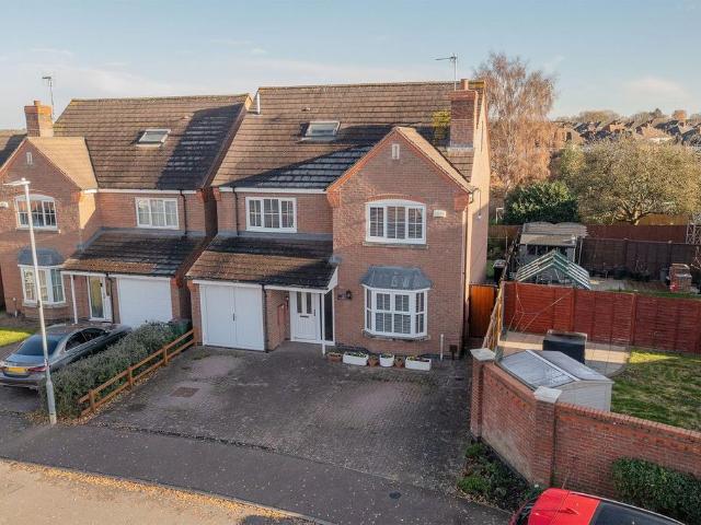 6 bedroom detached house for sale