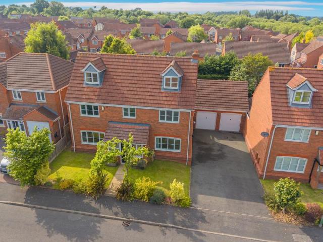 6 bedroom detached house for sale