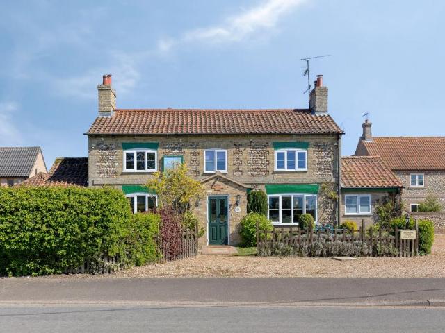 6 bedroom detached house for sale