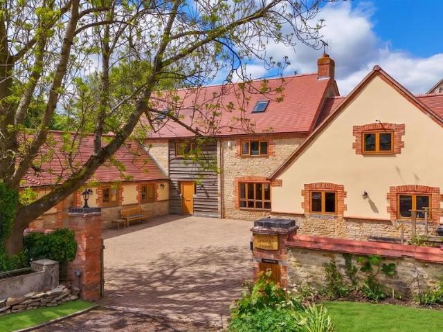 6 bedroom detached house for sale