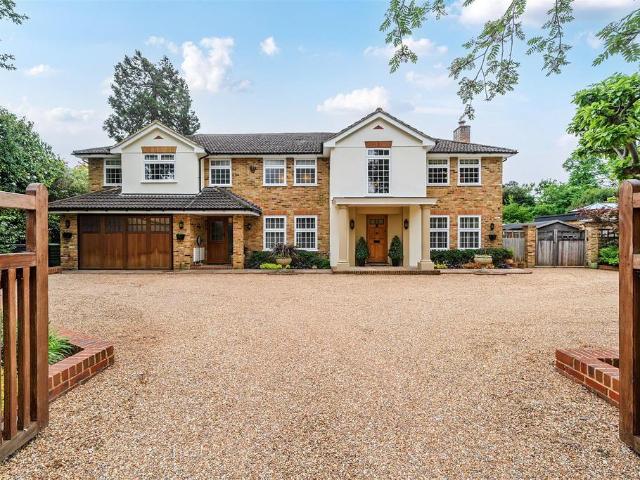 6 bedroom detached house for sale