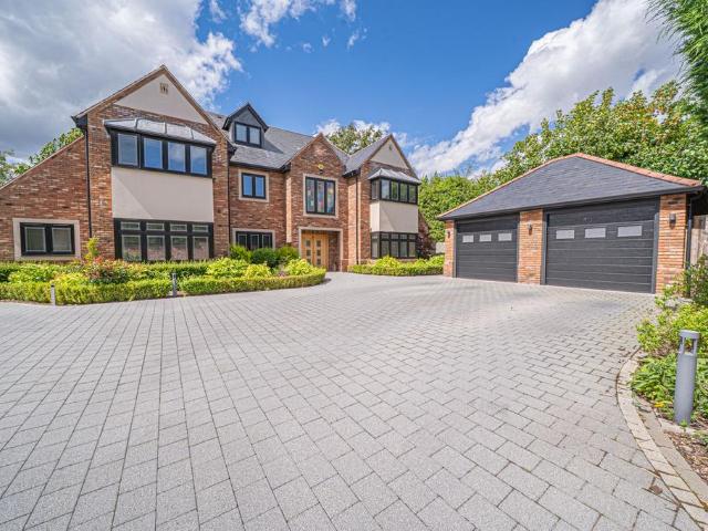6 bedroom detached house for sale