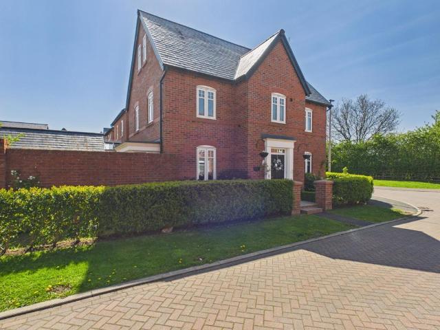 6 bedroom detached house for sale