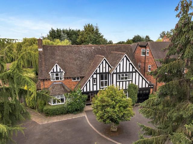 6 bedroom detached house for sale