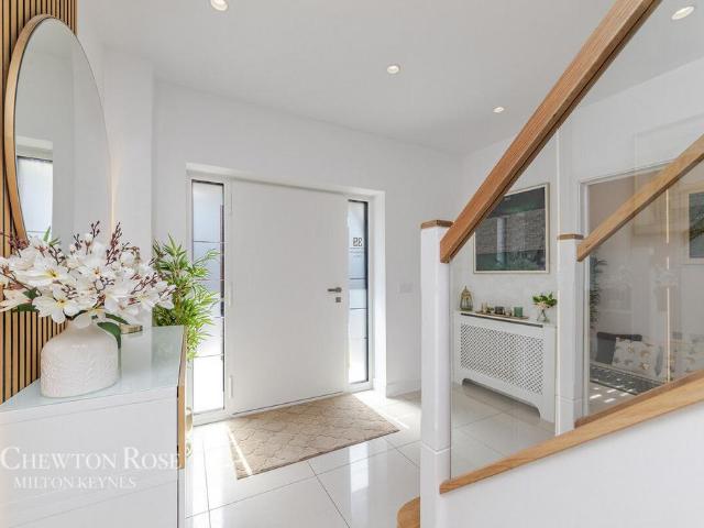 6 bedroom detached house for sale