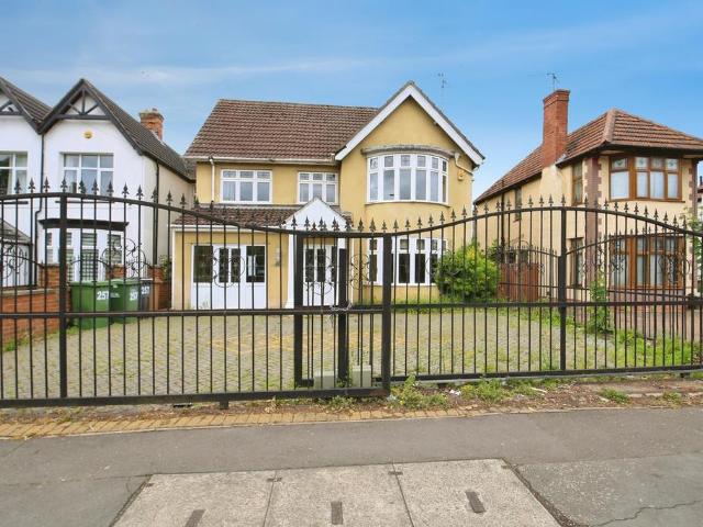 6 bedroom detached house for sale