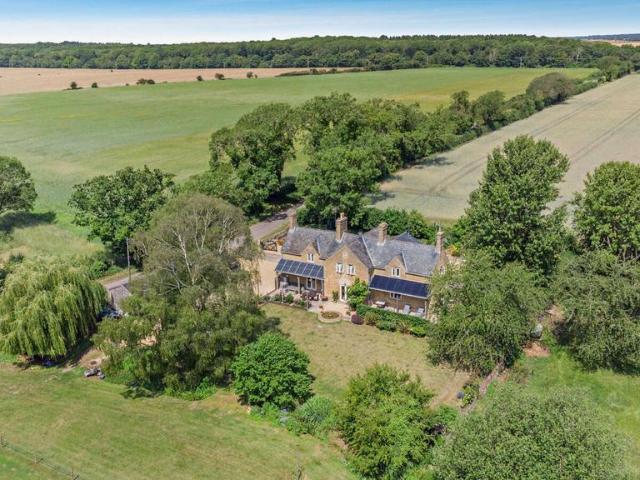 6 bedroom detached house for sale