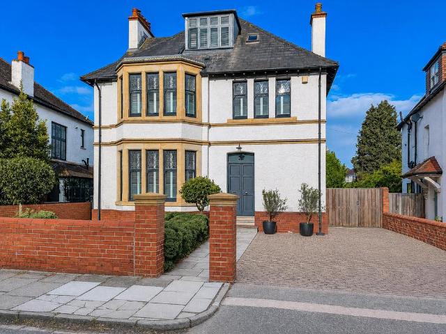 6 bedroom detached house for sale