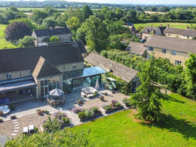 6 bedroom detached house for sale