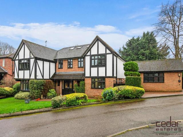 6 bedroom detached house for sale
