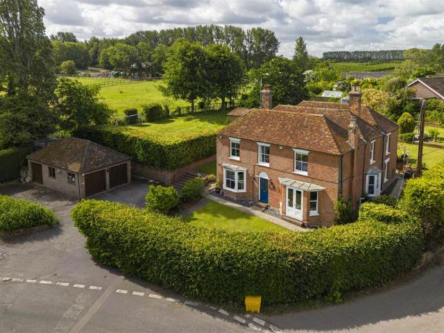 6 bedroom detached house for sale