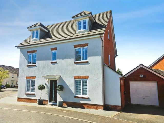 6 bedroom detached house for sale