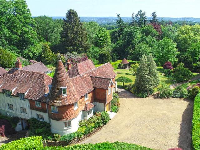 6 bedroom detached house for sale