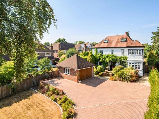 6 bedroom detached house for sale