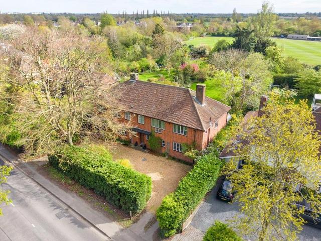 6 bedroom detached house for sale