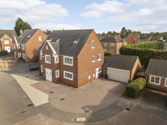 6 bedroom detached house for sale