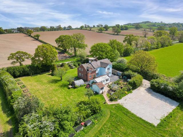 6 bedroom detached house for sale
