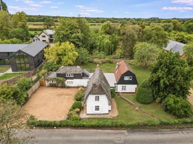 6 bedroom detached house for sale