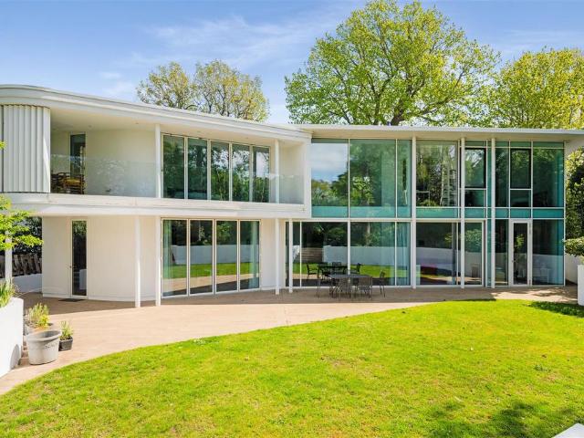 6 bedroom detached house for sale
