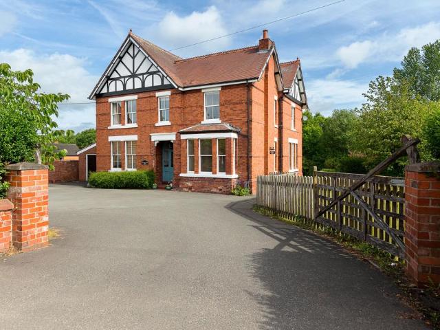 6 bedroom detached house for sale