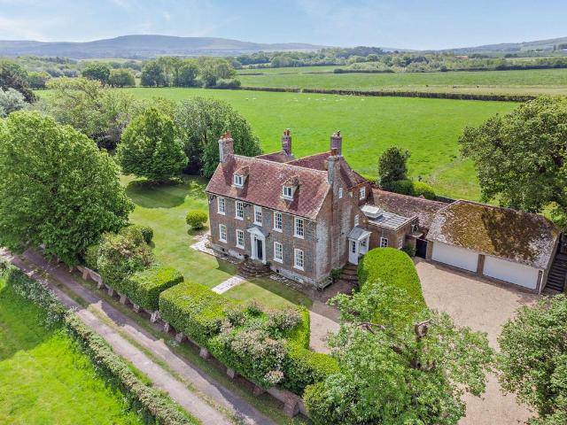6 bedroom detached house for sale