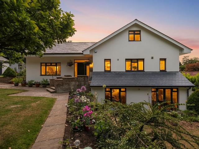 6 bedroom detached house for sale