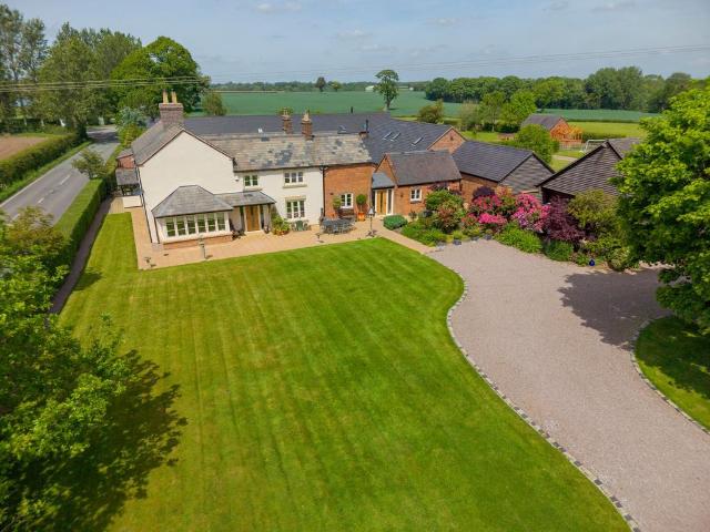 6 bedroom detached house for sale