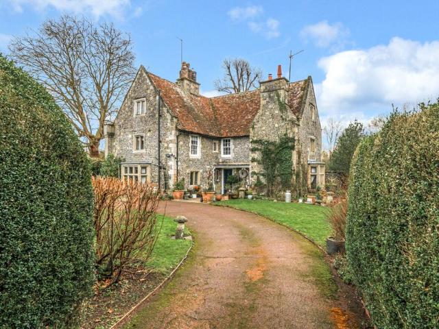 6 bedroom detached house for sale