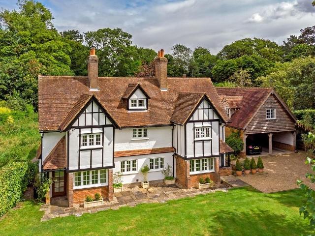 6 bedroom detached house for sale