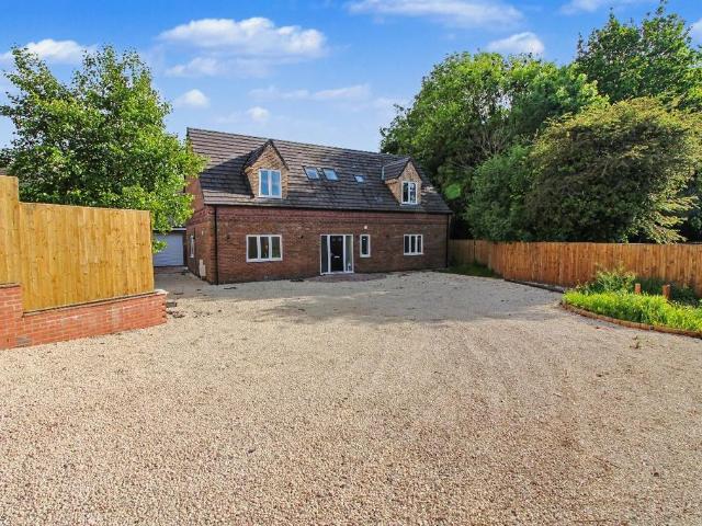 6 bedroom detached house for sale