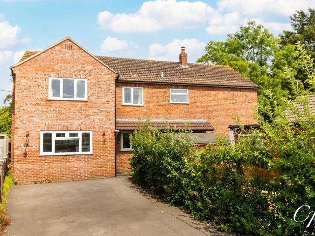 6 bedroom detached house for sale