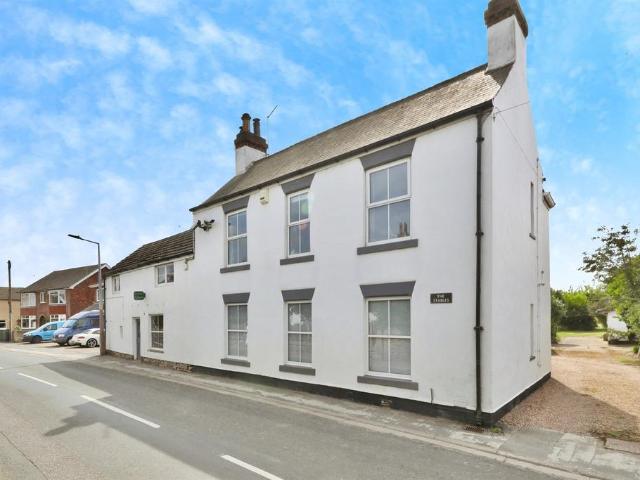6 bedroom detached house for sale