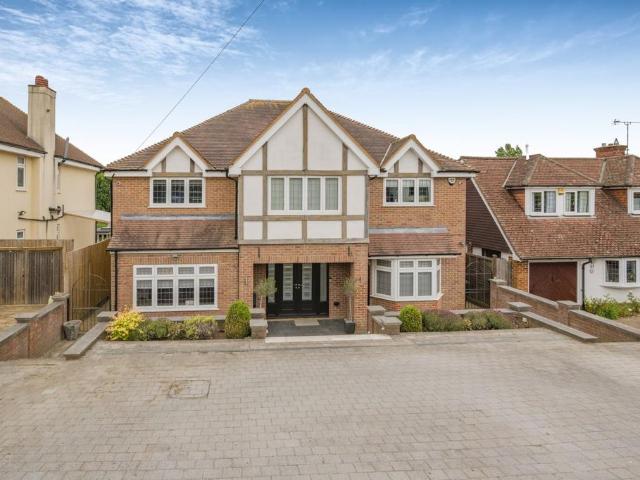 6 bedroom detached house for sale
