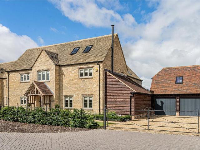 6 bedroom detached house for sale